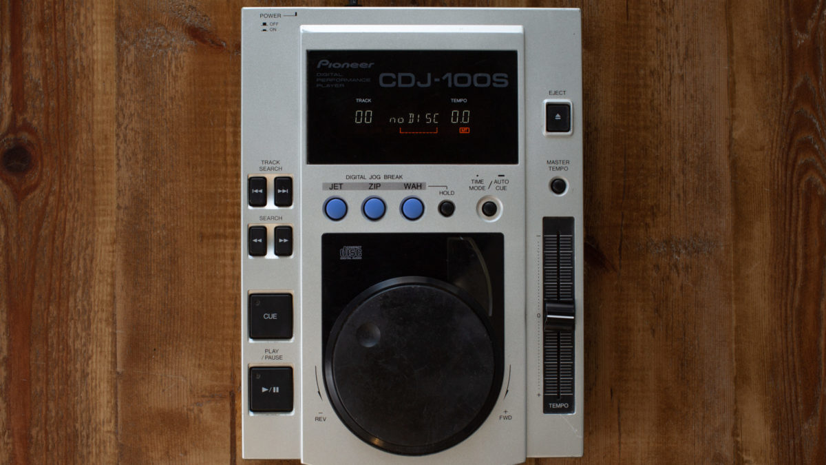 What’s it like to mix on DJ gear from 20 years ago? - Pioneer DJ