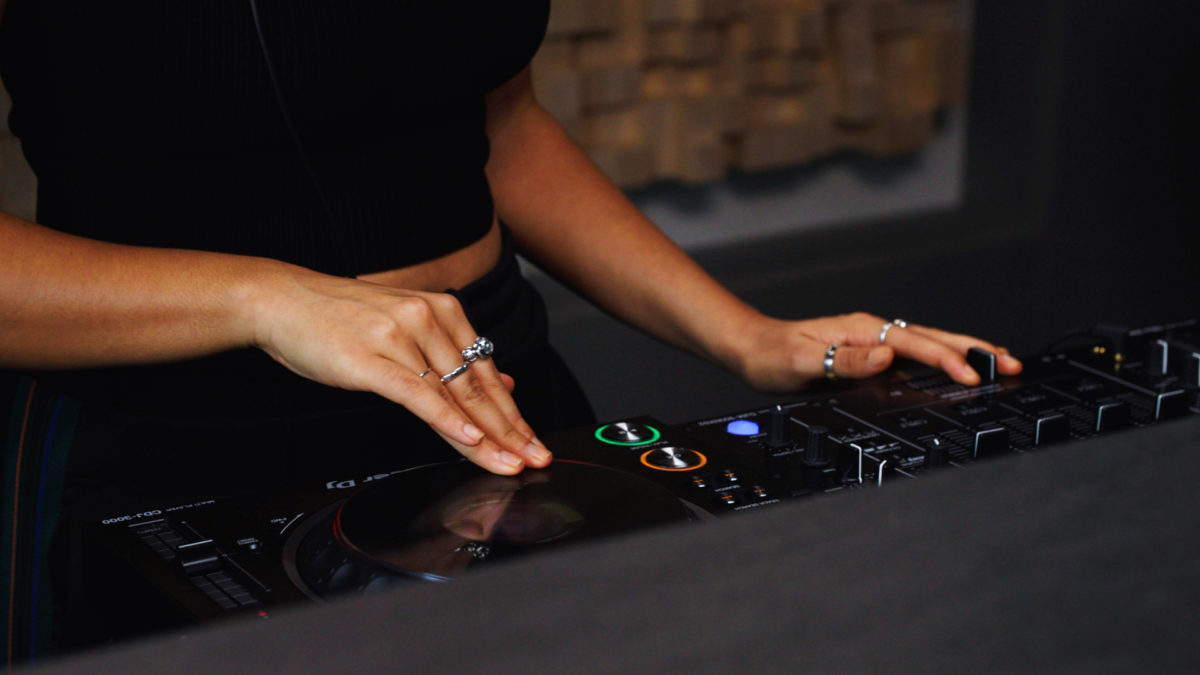 Can a DJ learn to scratch in just 12 hours? - Pioneer DJ