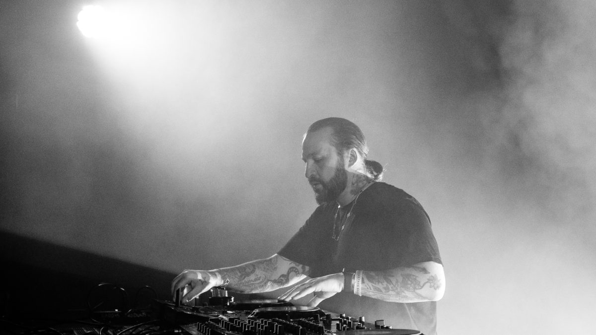 Steve Angello tells us about his favorite DJ gear and techniques ...